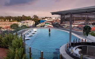 2 piscinas exteriores 
