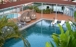 2 piscinas exteriores 