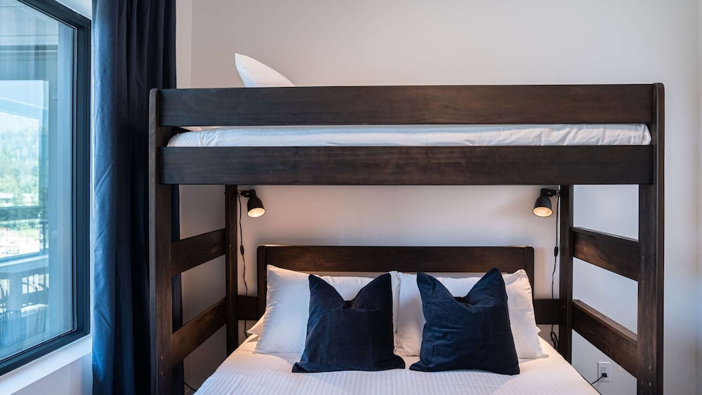 Brand New Condo With Private Hot Tub - Revelstoke Vacations - North Bowl Nook - Revelstoke