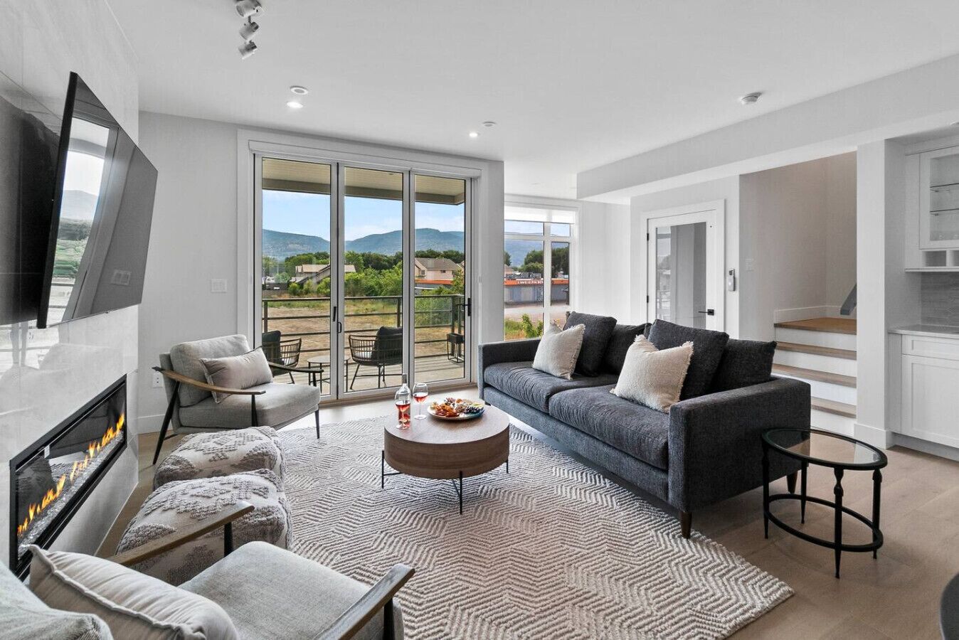 Minutes To The Lake + Rooftop Deck & Elevator - Penticton