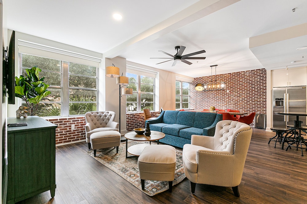 Gorgeous 4br Condo Steps To Fq - New Orleans, LA