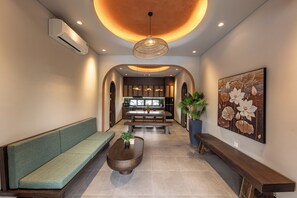 Suíte estúdio família | Área de estar | Smart TV 40 polegadas com canais a cabo