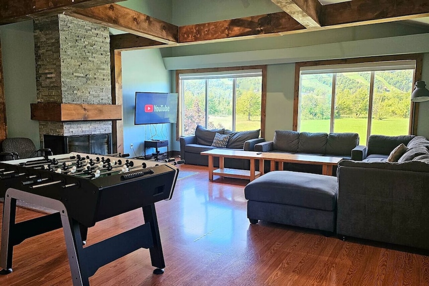 Just Steps From The Blue Mountains With The Perfect View! 7br W/ Hot Tub, Sauna & Sleeps 18 - Ontario