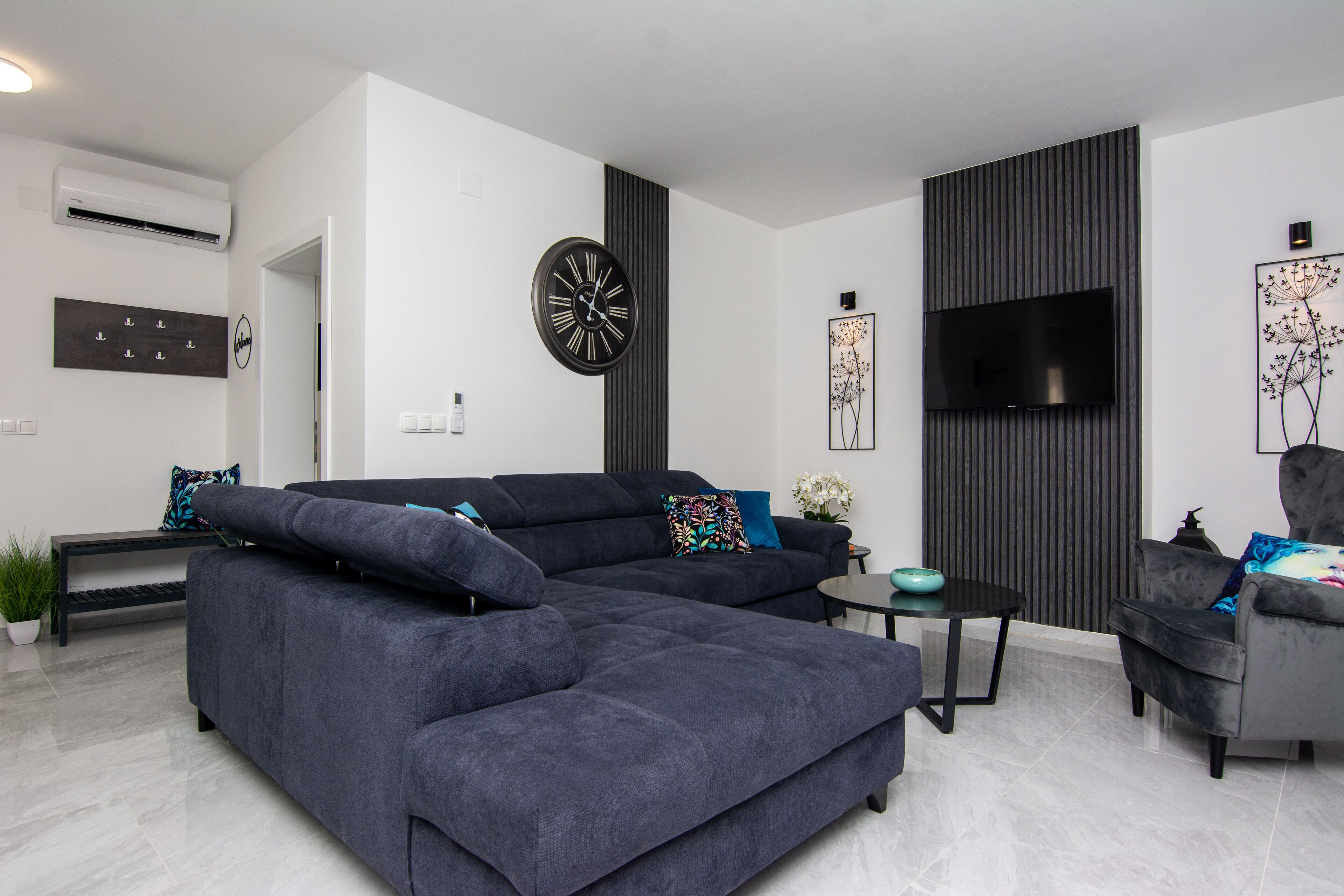 Apartamento Design | Sala de estar | Televisor de ecrã plano de 100 cm com canais via satélite 