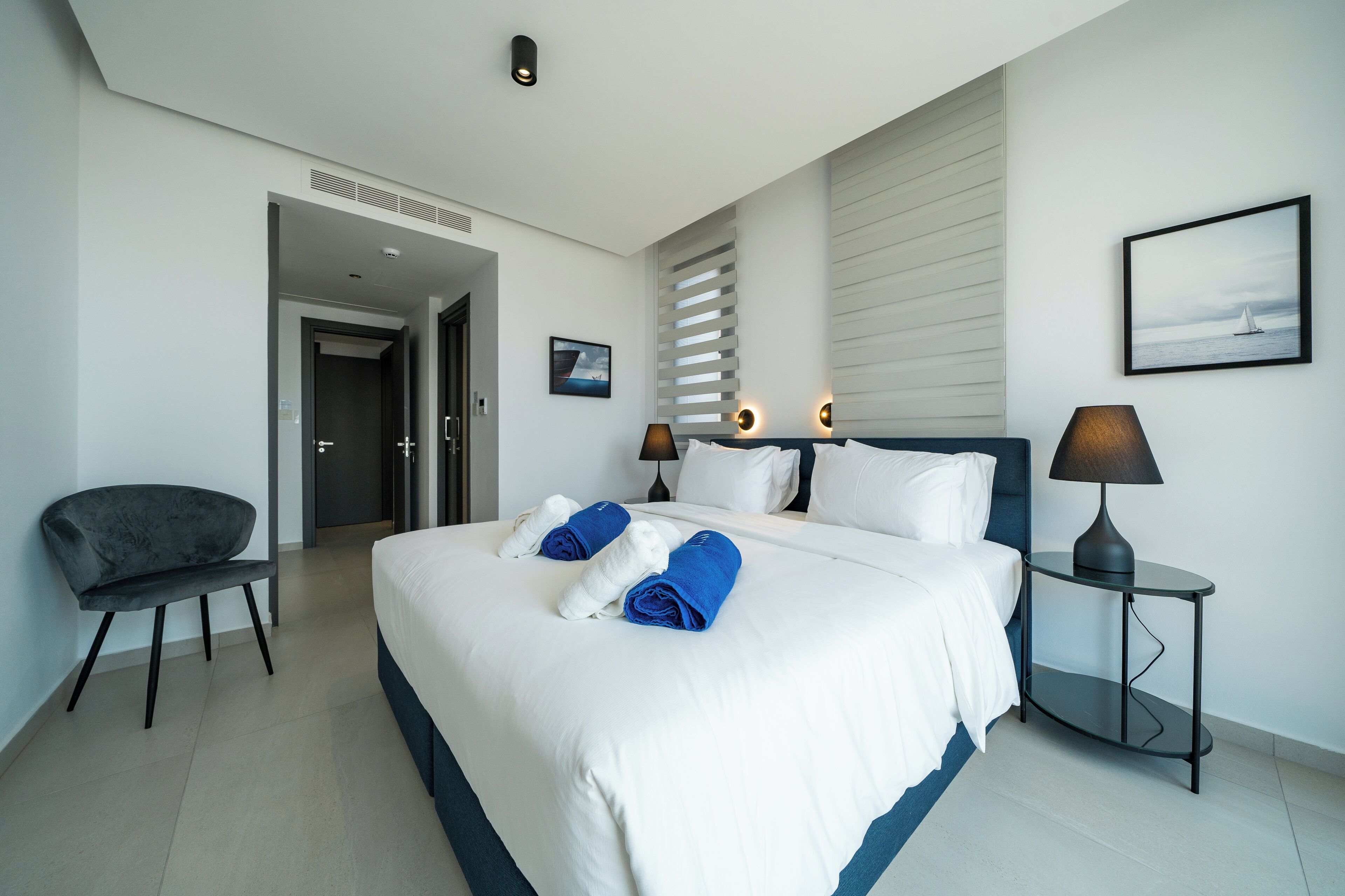 Roupa de alta qualidade, minibar, cofre com capacidade para portátil 