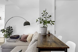 Apartamento Básico, 1 cama king-size | Interior