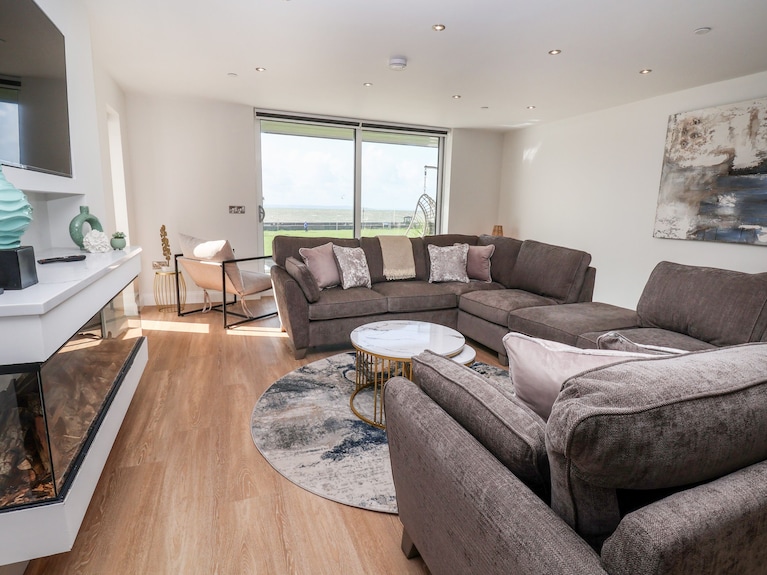 The Dunes, Pet Friendly, Luxury Holiday Cottage In Llandudno - 康維