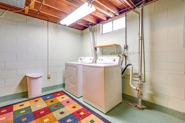 Pet-friendly Waterloo Abode W/ Deck! - Cedar Falls, IA