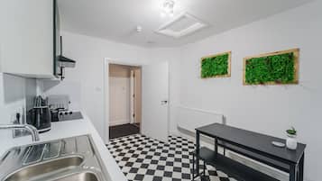 Apartamento Deluxe, casa de banho privativa | Cozinha privada | Minifrigorífico, um micro-ondas, uma chaleira elétrica