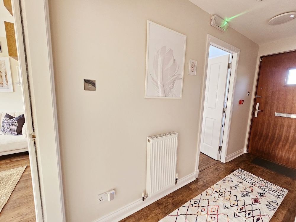 Modern 5 Bed Townhouse With Free Parking - Glasgow