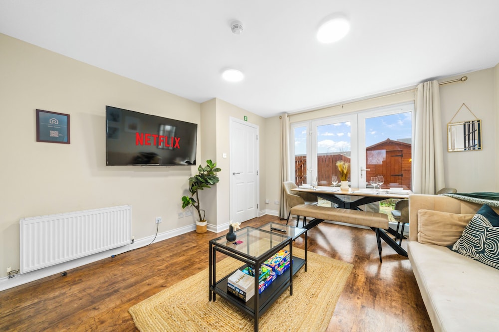 Modern 5 Bed Townhouse With Free Parking - Glasgow