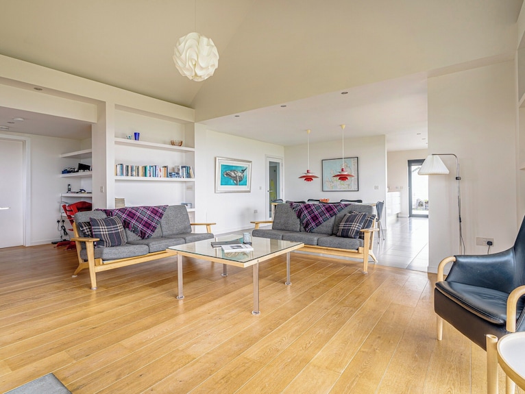 3 Bedroom Accommodation In Upper Halistra - 스카이