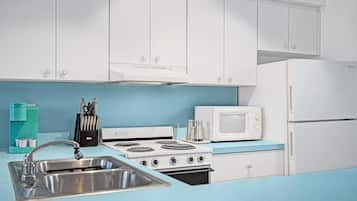 Suíte estúdio premium | Cozinha privada | Geladeira grande, micro-ondas, fogão, cooktop