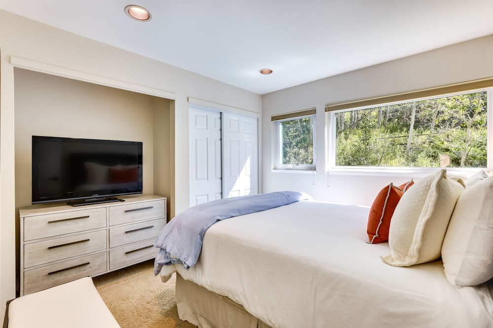 East Vail Condo w/ Pool, Hot Tub, & Free Bus Stop - Vail | Vrbo