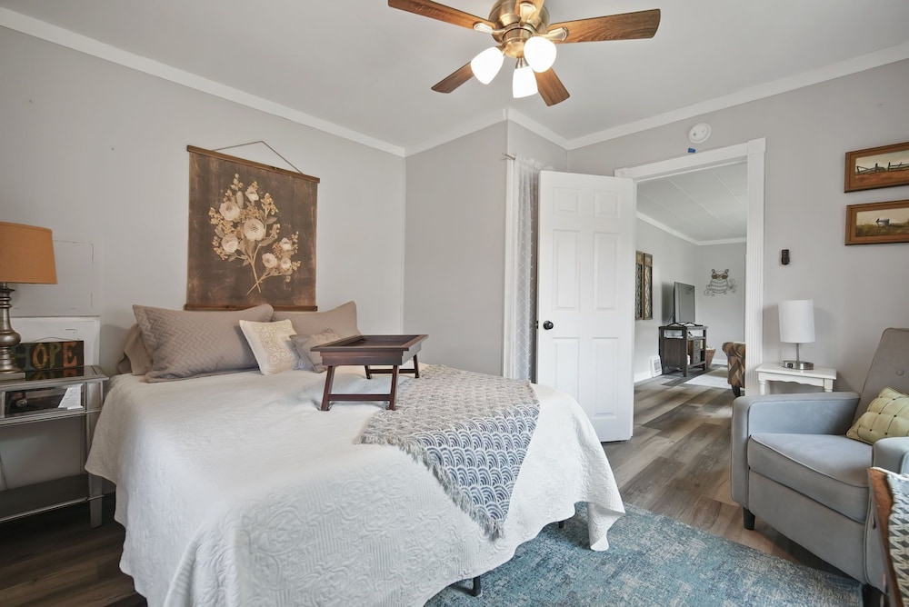 Cozy City Escape - Jackson, MI