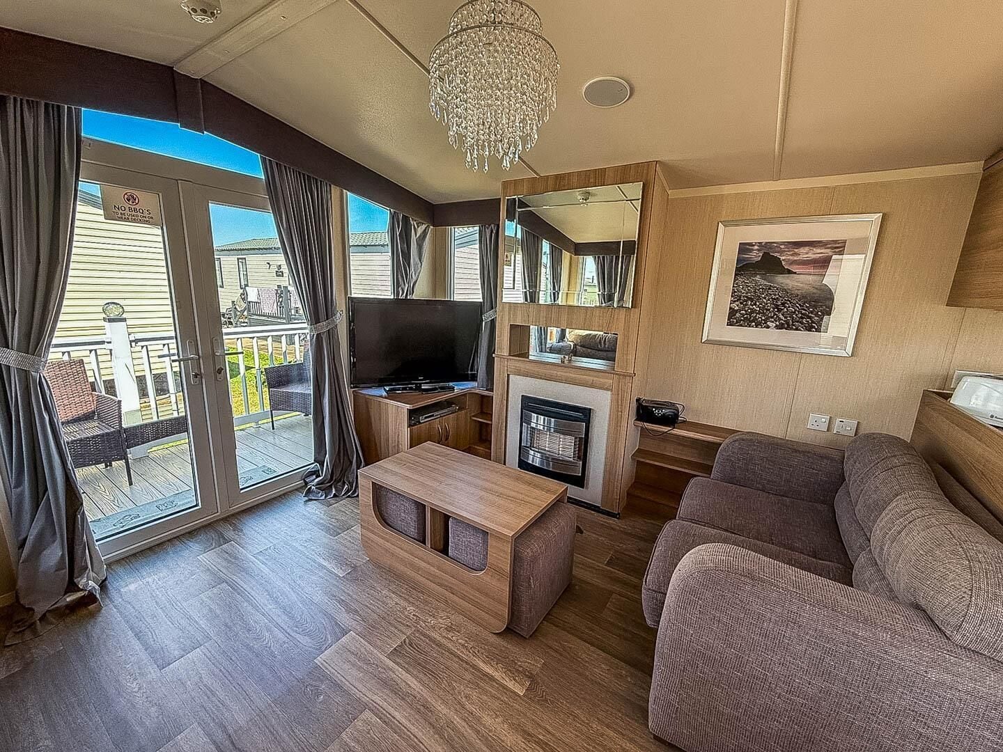 Modern Caravan With Decking Near Scratby Beach Ref 50007e - Caister-on-Sea
