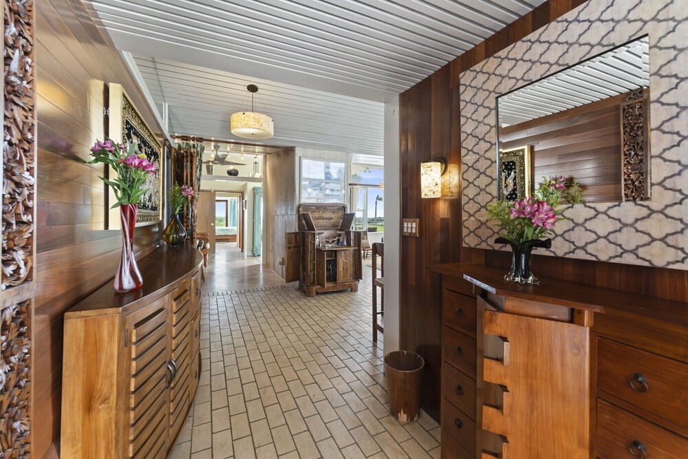 Oceanfront unit in the mid-century modern 1.7 acre Atlantic Beach ...