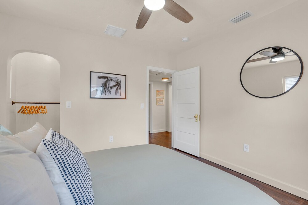Located Near St Pete Beaches, Downtown Gulfport And Short Distance To Tampa - St. Petersburg, FL