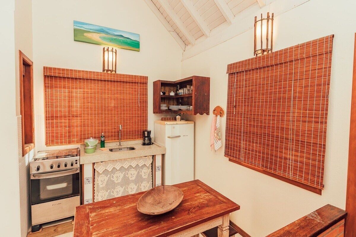 Apartamento | Cozinha privada | Uma cafeteira/bule, um frigorífico/congelador grande, um micro-ondas 