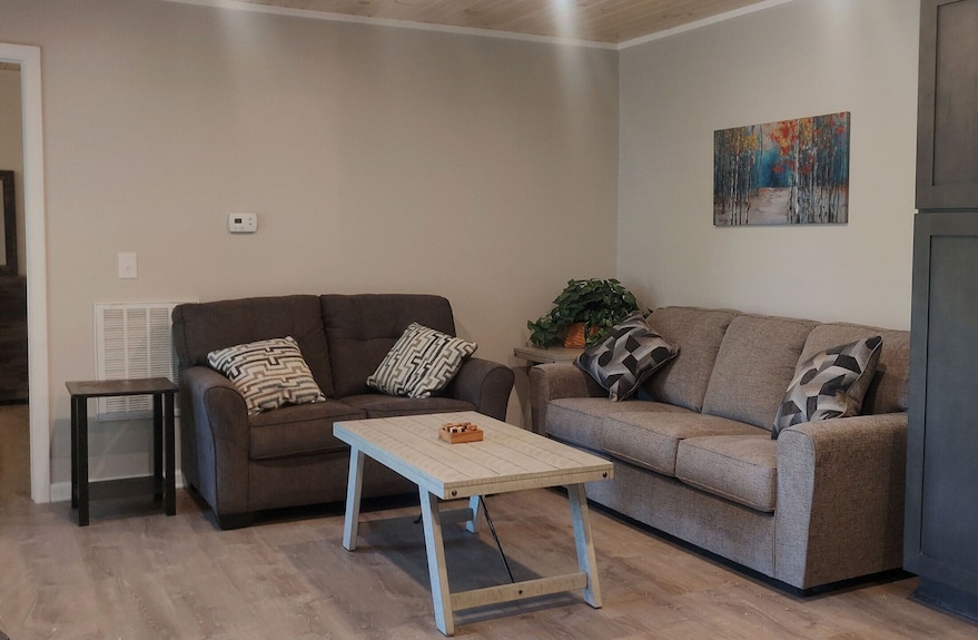 The Pond House. This Wilderness Rich Gem Is Close To Hickory! - Hickory, NC