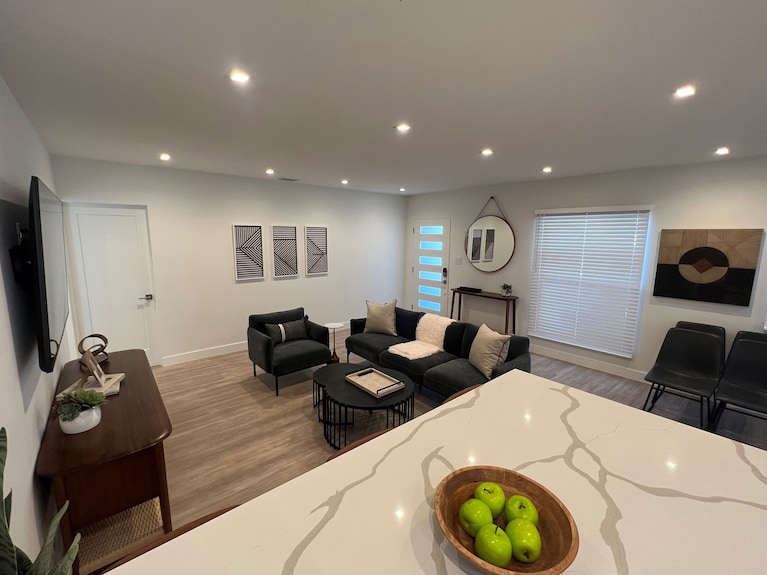 Stylish 2 Bedroom Home In Santa Monica - Santa Monica, CA