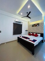 Quarto Familiar | Roupa de alta qualidade, camas de colchão viscoelástico, secretária 