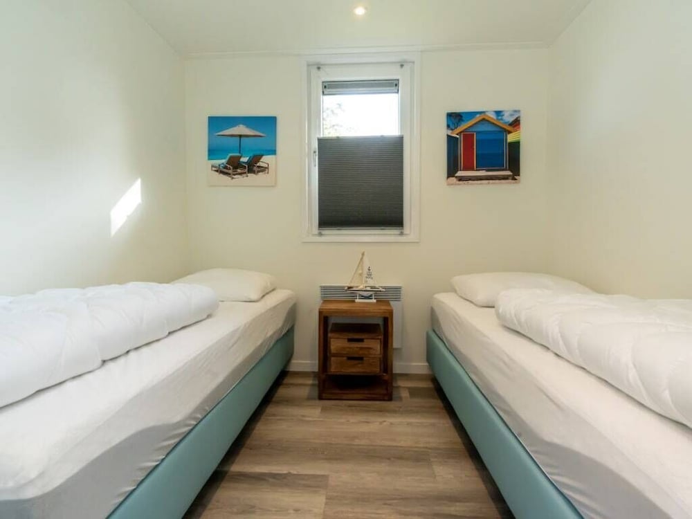 This 4-person Chalet Is Fully Equipped! It Is Wonderful To Relax Both Inside On The Comfortable Corn - Renesse