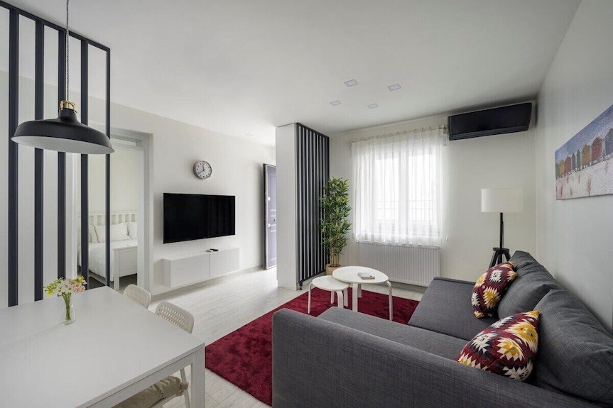 This Apartment Is A 2 Bedroom(s), 1 Bathrooms, Located In Beşiktaş, İstanbul. - Maltepe