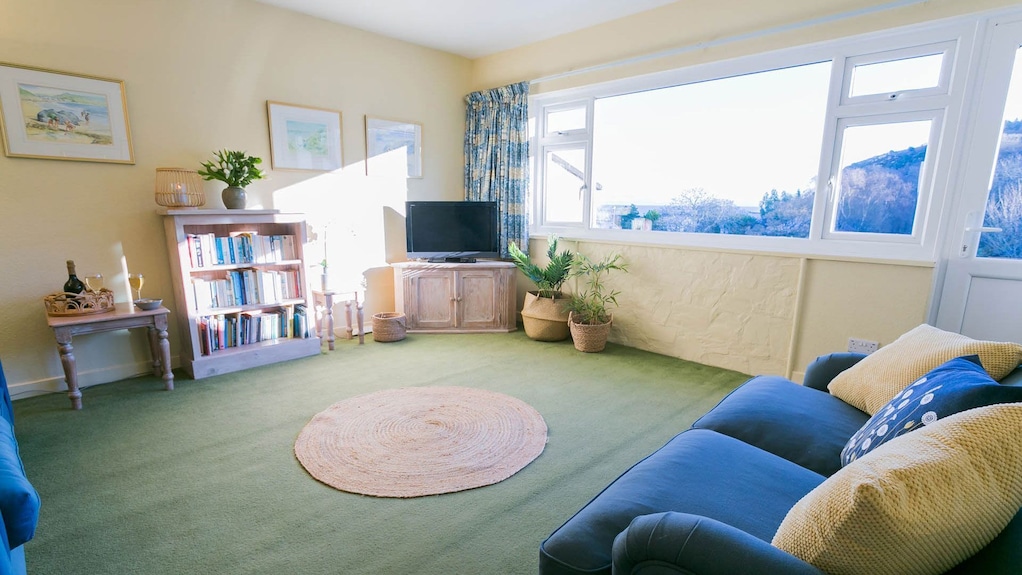 Pencoed - A Coastal That Sleeps 5 Guests In 3 Bedrooms - North Wales