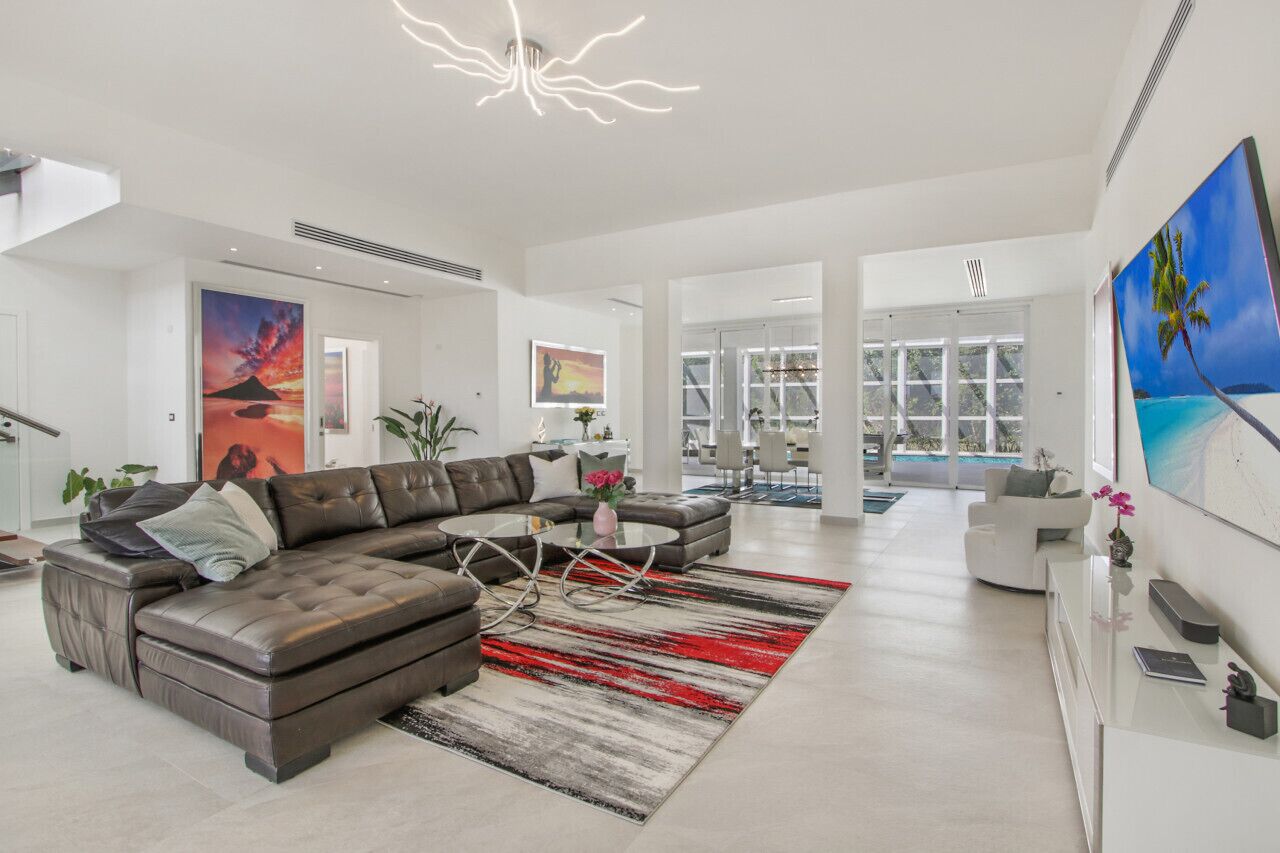 Palmas 15: New Luxury Villa W/ Screened-in Pool, Jacuzzi, Staff & Golf Cart - Punta Cana