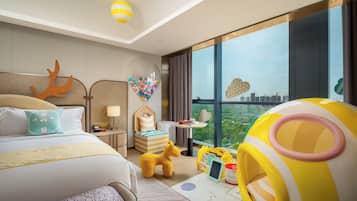 Quarto Clássico, 1 cama king-size (Kids Theme) | Secretária, secretária adequada para computadores portáteis