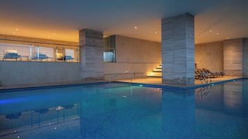 Piscina exterior, da(s) 6:00 à(s) 22:00, espreguiçadeiras