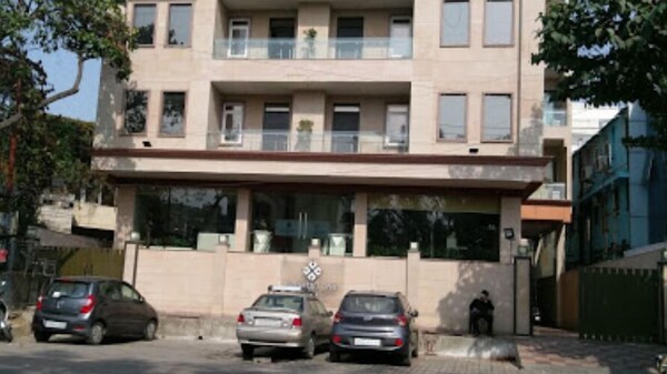 Hotel Sandstone Inn - Lucknow