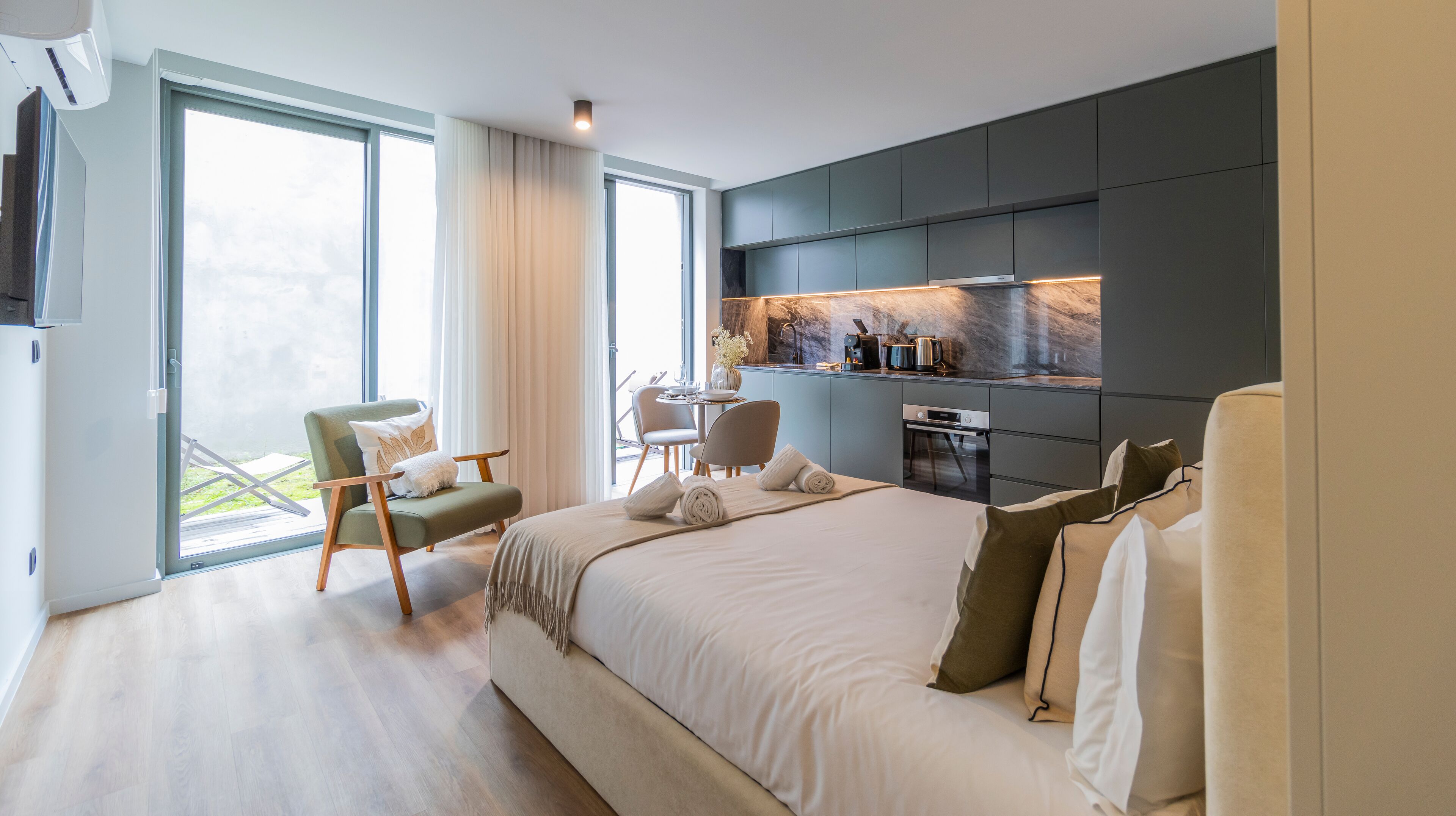 Estúdio Deluxe (1) | Cortinas/cortinados opacos, ferro/tábua de engomar, Wi-fi grátis 