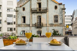 The Indy House | 303 by LovelyStay | Varanda