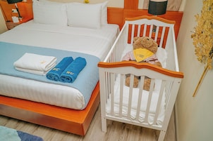 Two-Bedroom Pool Villa - West | Cofres nos quartos, cortinas blackout, ferros/tábuas de passar roupa