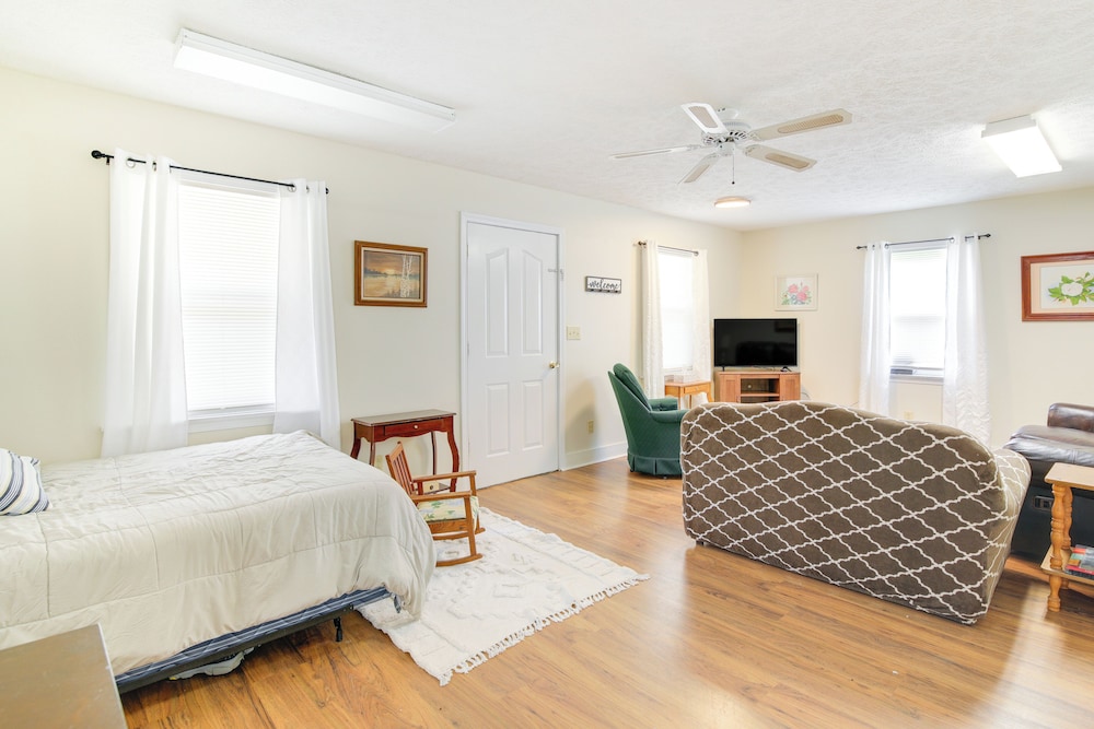 Tennessee Farm Vacation Rental W/ Game Room! - Humboldt, TN