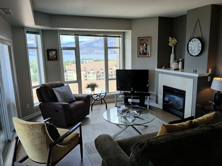 Sunset Waterfont Resort 12. Luxury Lakeside, Stunning 3 Bed/2bath Kelowna Condo. - ケロウナ