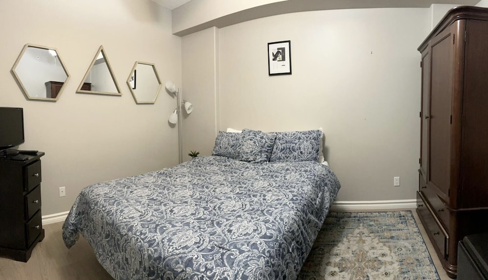 Luxury Lakeside, Stunning 3bed/2bath Lake View Condo At Sunset Waterfront Resort - Kelowna
