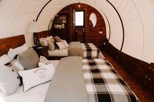 Quarto quádruplo com design assinado | Ferros/tábuas de passar roupa, Wi-Fi de cortesia