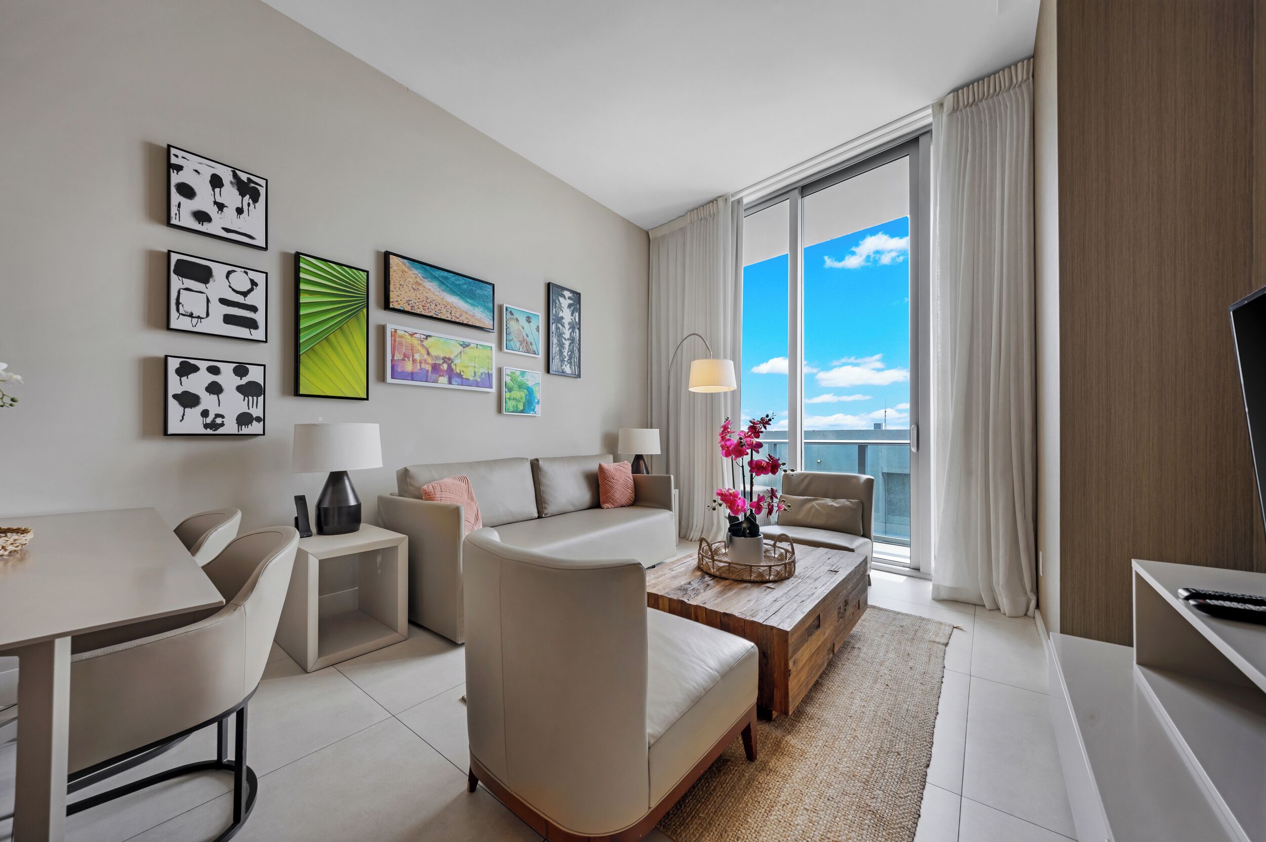 Stylish Retreat At Lyfe Resort Steps Away From The Ocean With Rooftop Pool - Hallandale Beach
