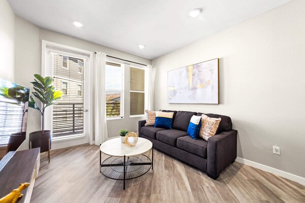 Chic Apt W Jacuzzi Lake Front Nr Casino Imax - Sparks, NV