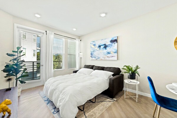 Designer Apt With Jacuzzi Sky Lounge Gym Access - Sparks, NV