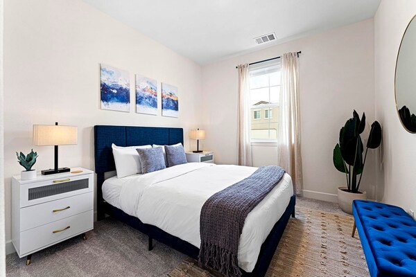 Stylish Sleek 4br Nevada Home Near Downtown Reno - Sparks, NV