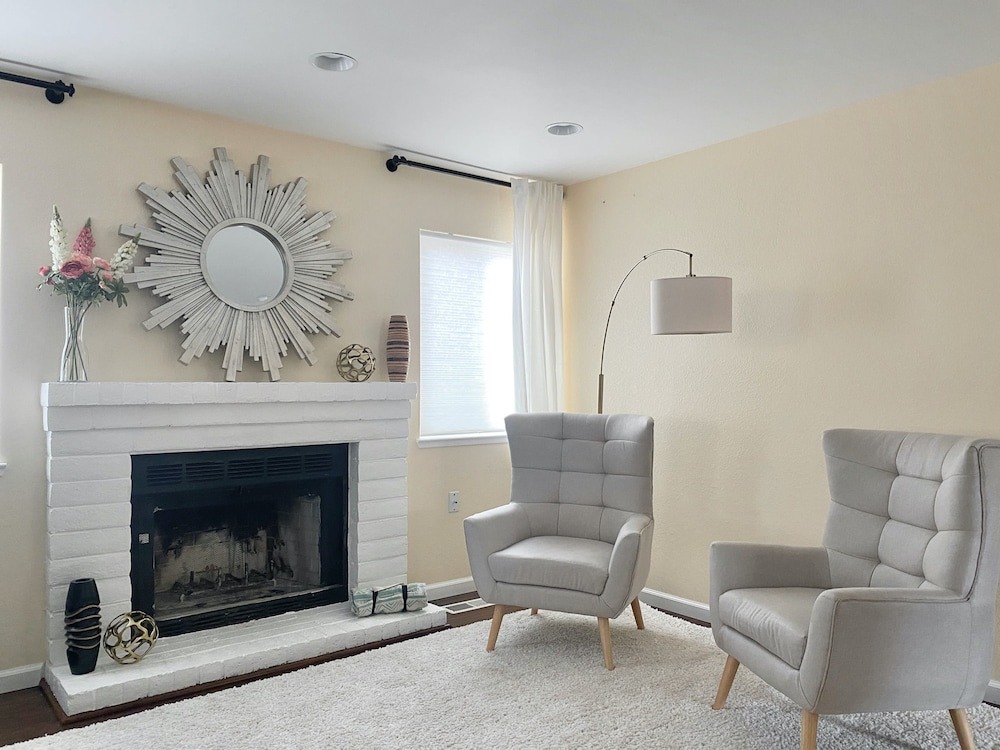 Dt Reno - Classy Vacation Home W Backyard Patio - Reno