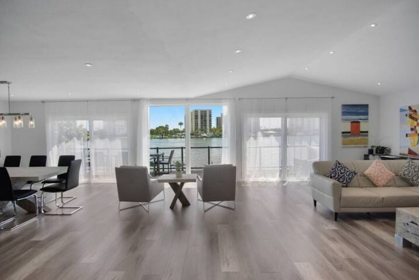 Beach House On The Water With Dock, Pool & Everything To Enjoy The Beach Life. - 클리어워터 비치