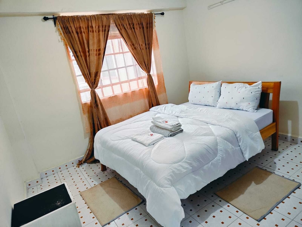 Cozy one bedroom unit close to Chicken inn, pizza inn & 5mins to ...