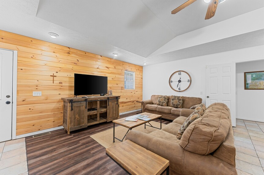 Lakefront 4br Cabin W/ Pool + Swim & Boat Dock - Table Rock Lake