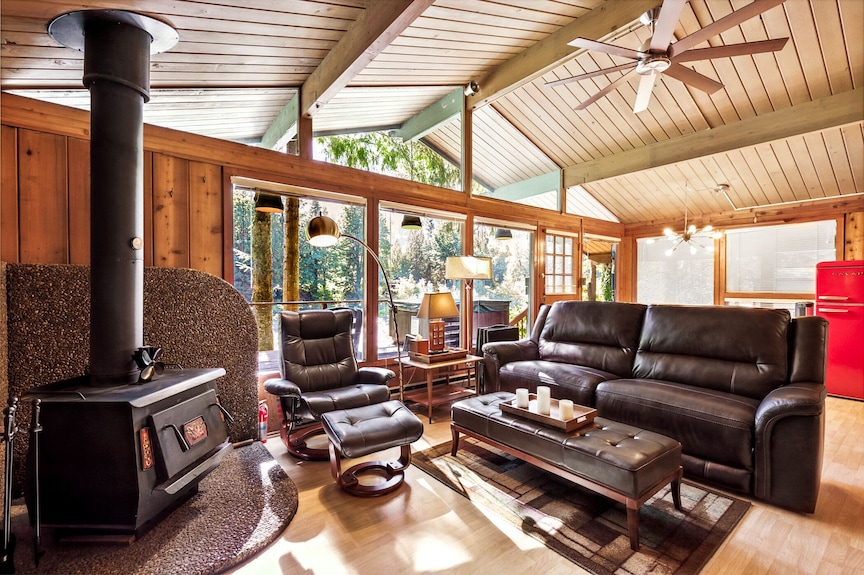 Stargazer Studio - Riverfront Pet-friendly Cabin - Index