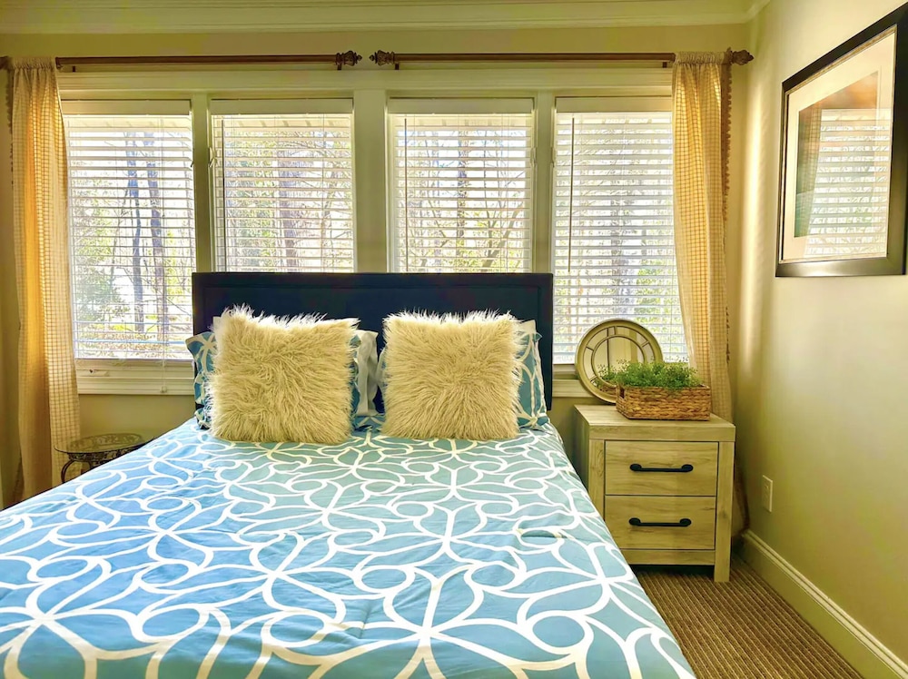 Beautiful 2br 1ba - Atlanta's Best Location & Amenities - Sandy Springs, GA